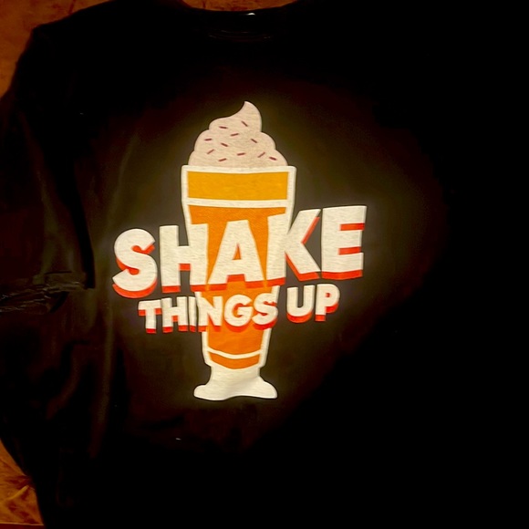 Tops | Red Robin Shake Things Up | Poshmark